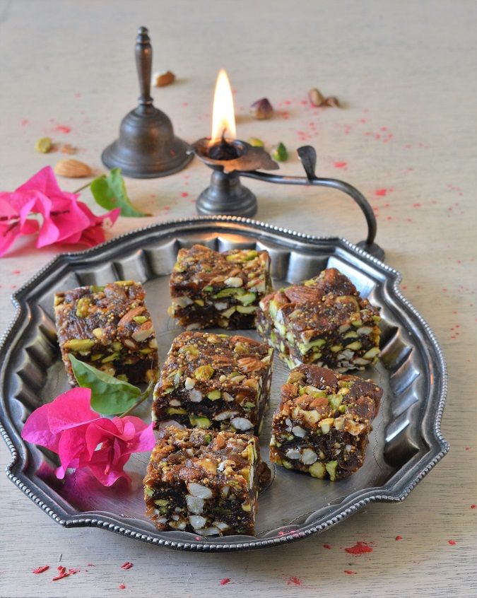 Karachi Bakery Anjeer Pak – PUSHMYCART